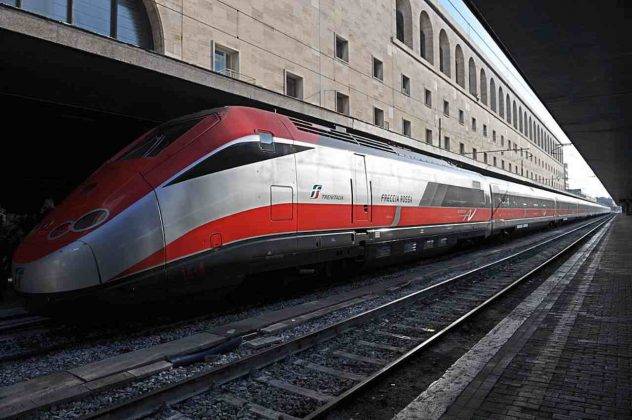 Frecciarossa Milano-Roma, Covid free dal 16/4: tampone prima di partire
