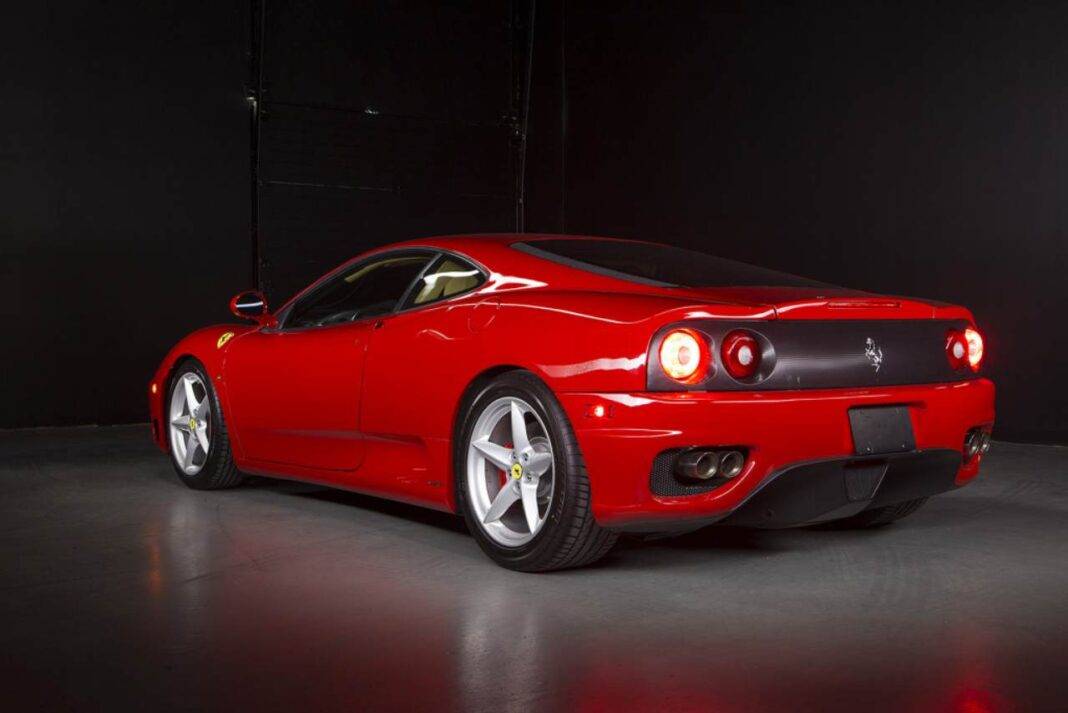 Ferrari 360 Modena, c'è chi l'ha trasformata in limousine - Foto