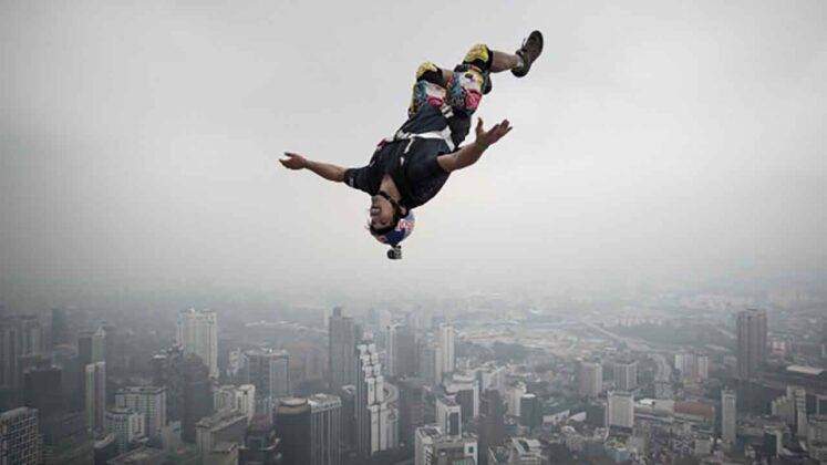 Vincent Reffet, i voli più temerari del jetman morto a Dubai - Video