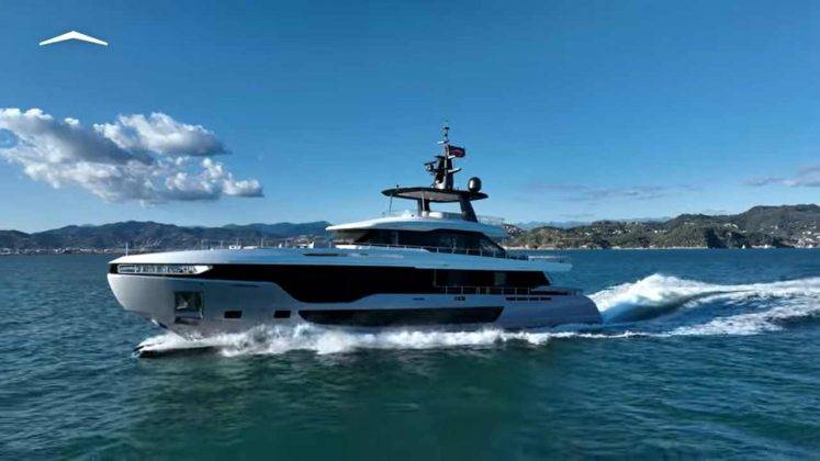 Azimut Grande 36M, il mega Yacht: che lusso a bordo, il prezzo è folle