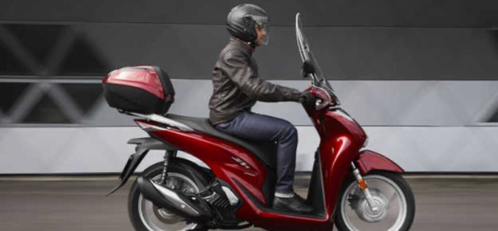 Svolta Honda SH, questo modello oggi costa 1.000 euro in meno ma è la ...